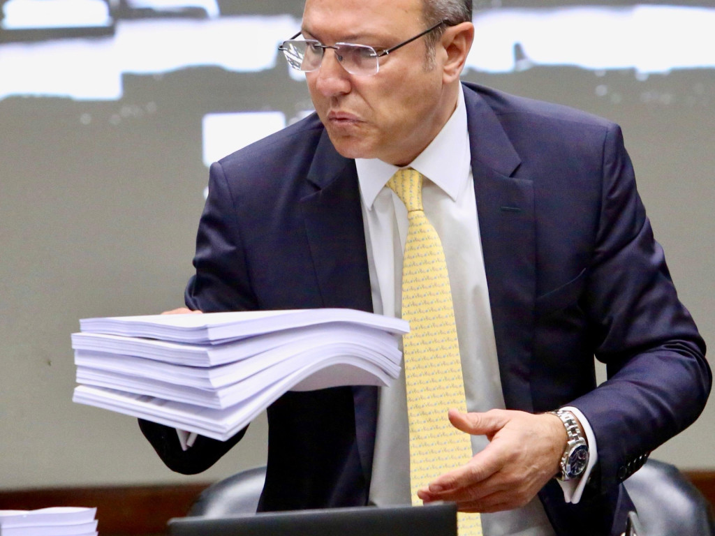 Salmain al borde del jury